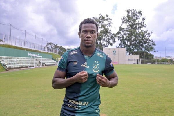 Ribamar é apresentado no América e destaca 'nova fase' da carreira