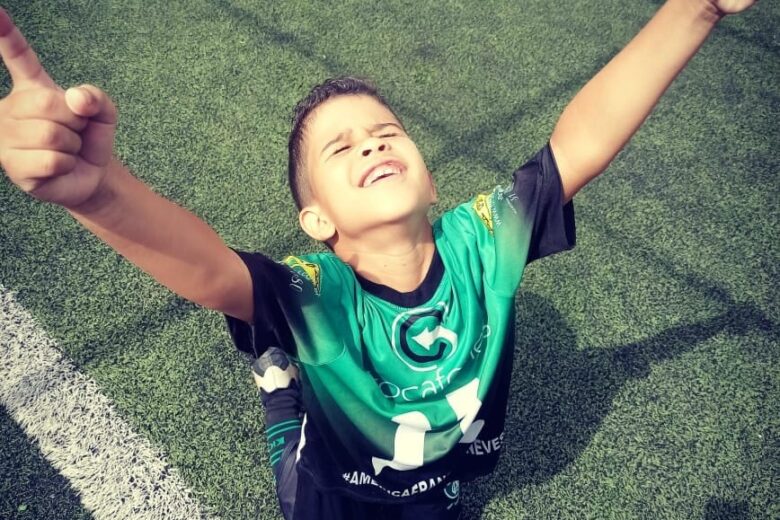Conheça Gabrielzinho, fenômeno do futebol itabirano com apenas 7 anos