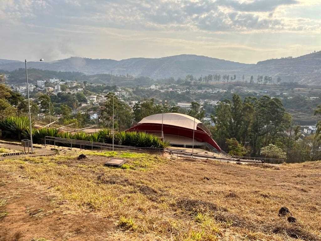 Itabira: começa a reforma da Concha Acústica, no Pico do Amor